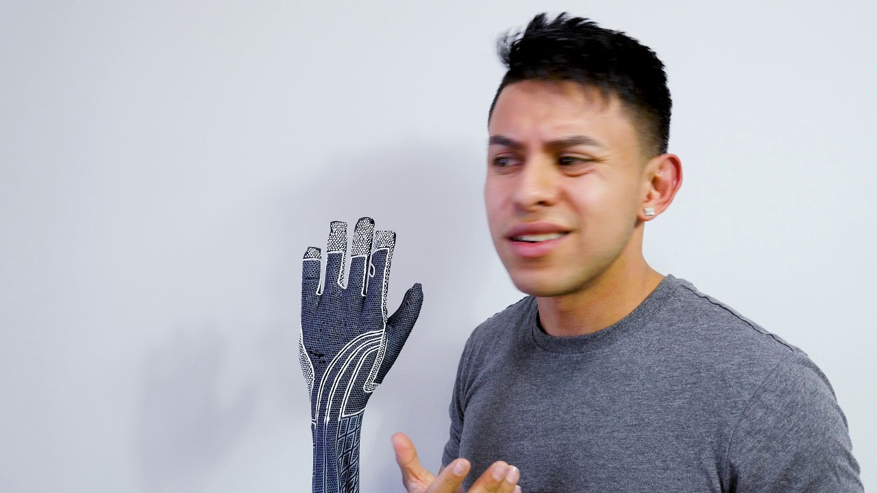 SHOWCASING SPIDERMAN TASM SUIT MAKEOVER 3D PAINTED GLOVE - YouTube