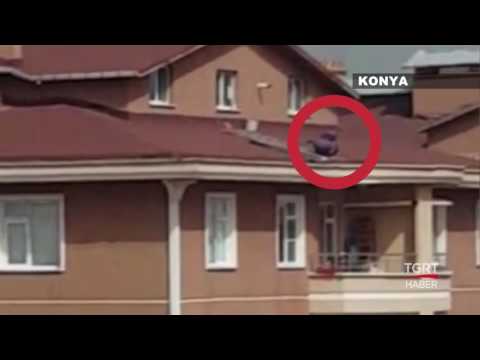 Çatıda tehlikeli halı yıkama