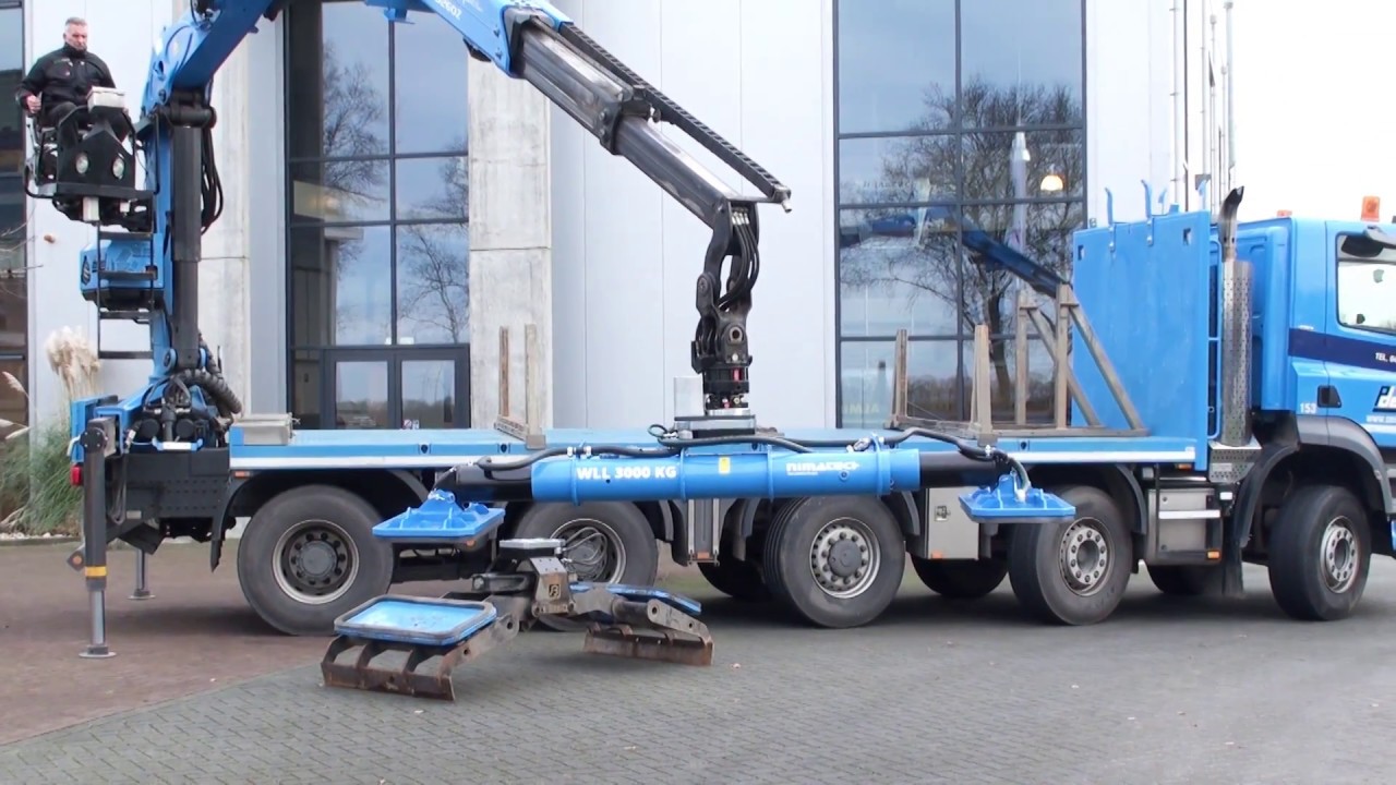 Autolaadkraan met hydraulisch uitschuifbare evenaar - YouTube