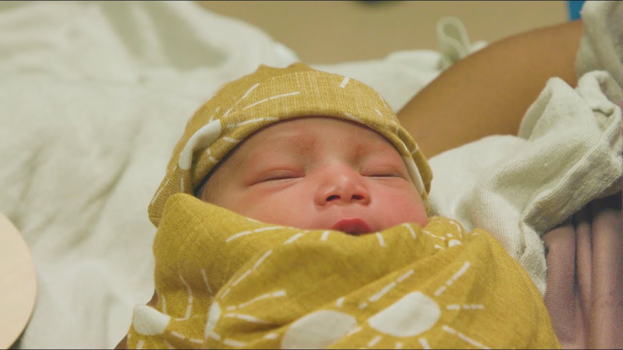 No eclipse can overshadow baby Sol - YouTube