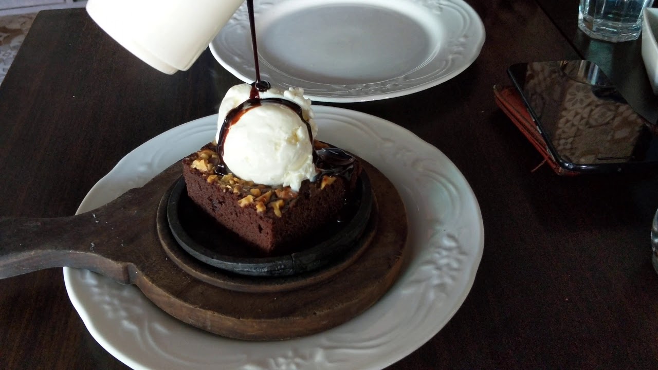 Sizzling Brownie from Cafe Trofima - YouTube