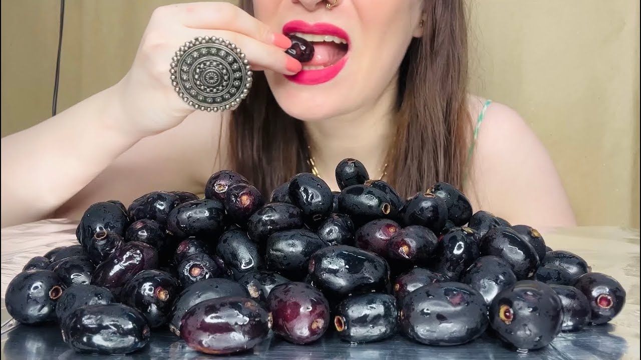JAMUN ASMR |EATING JAMUN FRUIT | #jamun #asmr #subscribe @YouTube - YouTube