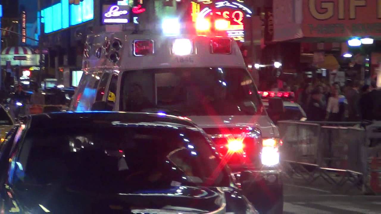Ambulance Code 3 Times Square, NY. - YouTube