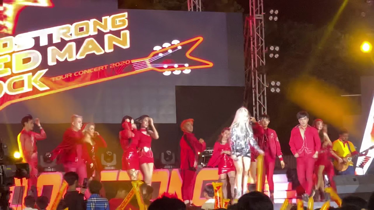 Concert boostrong in Kratié province - YouTube