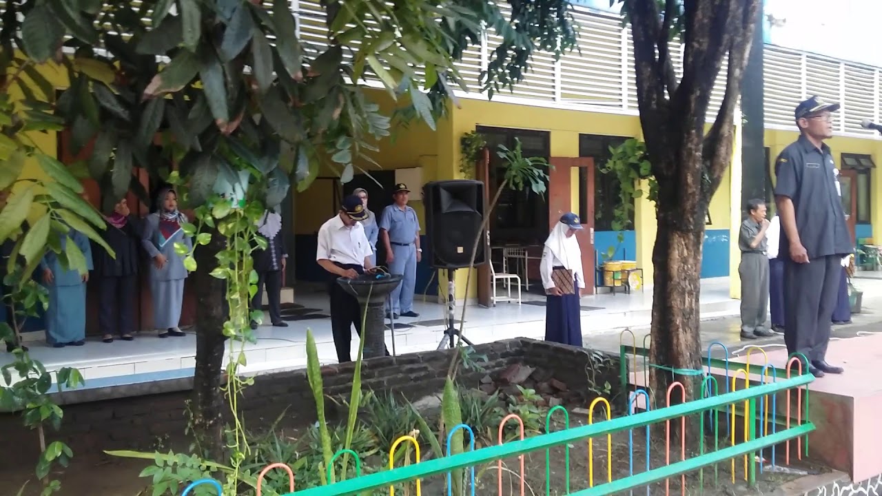 MARS SMPN 42 SURABAYA - YouTube