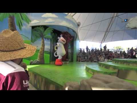 SpongeBob and Dora at SeaWorld, Gold Coast, Queensland - YouTube