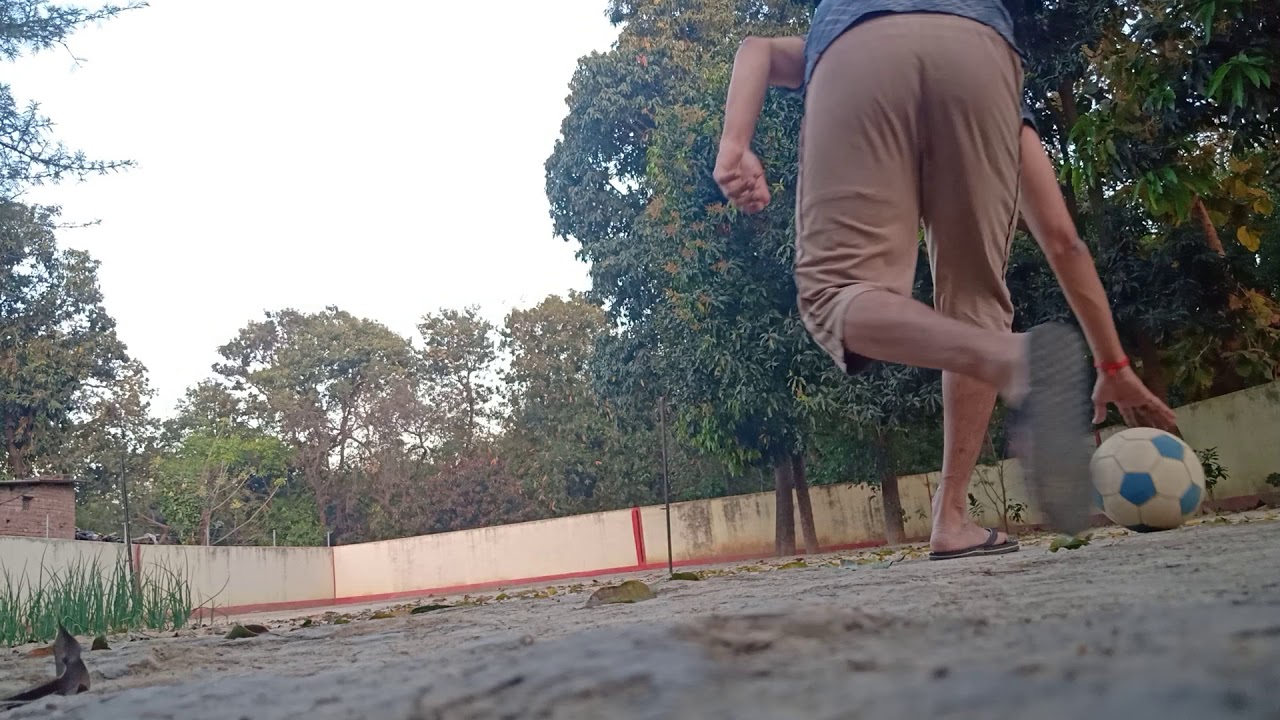 Aiming the crossbar by knuckle ball practice f2 styler freekick ...