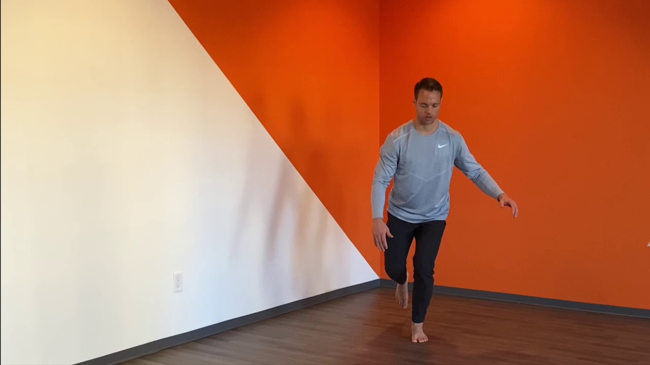 Eyes Closed Single Leg Skater Squat with Cross Body Reach - YouTube