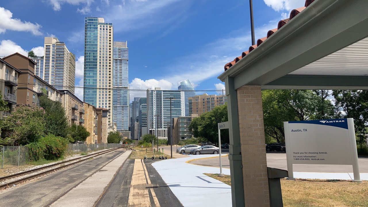 UP Vehicle train at Austin, TX Amtrak station with a couple horn ...