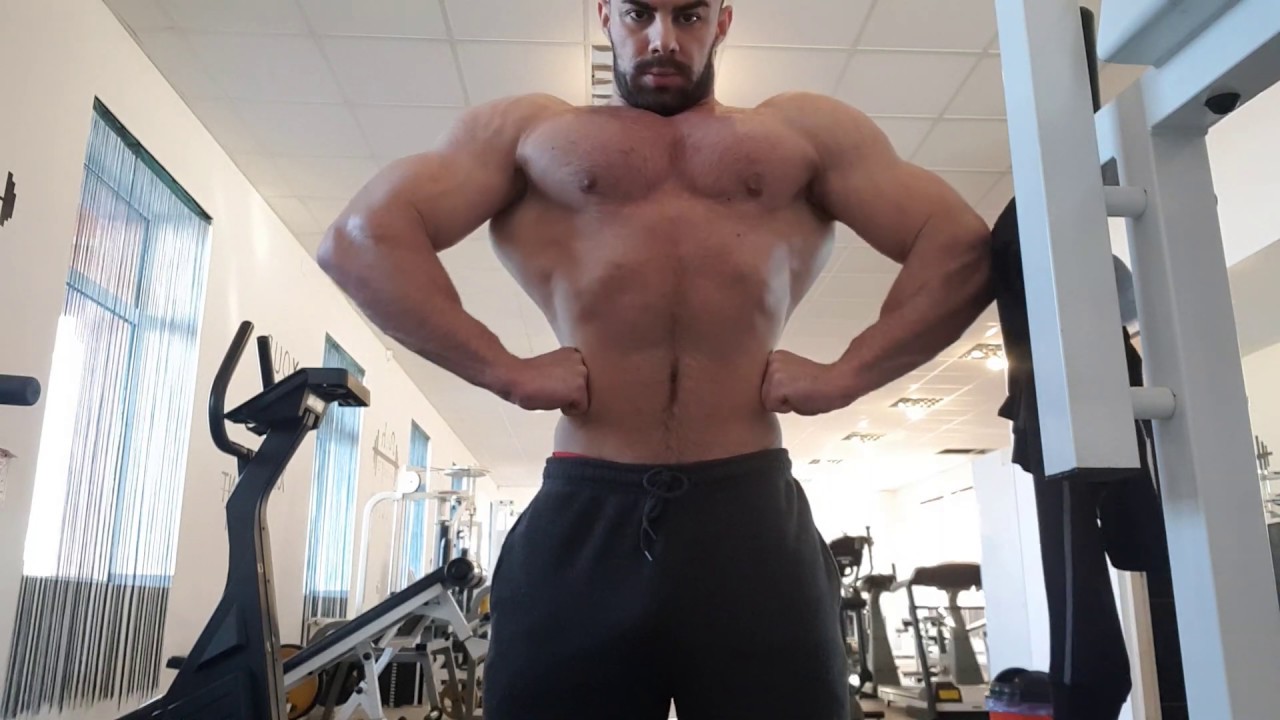 RAW muscle flexing in the gym - YouTube