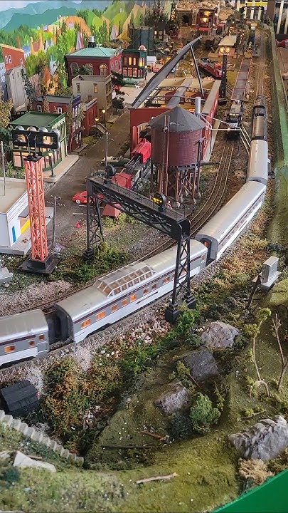 Train meet on the O scale layout at the Hagerstown Model Railroad Museum. - YouTube