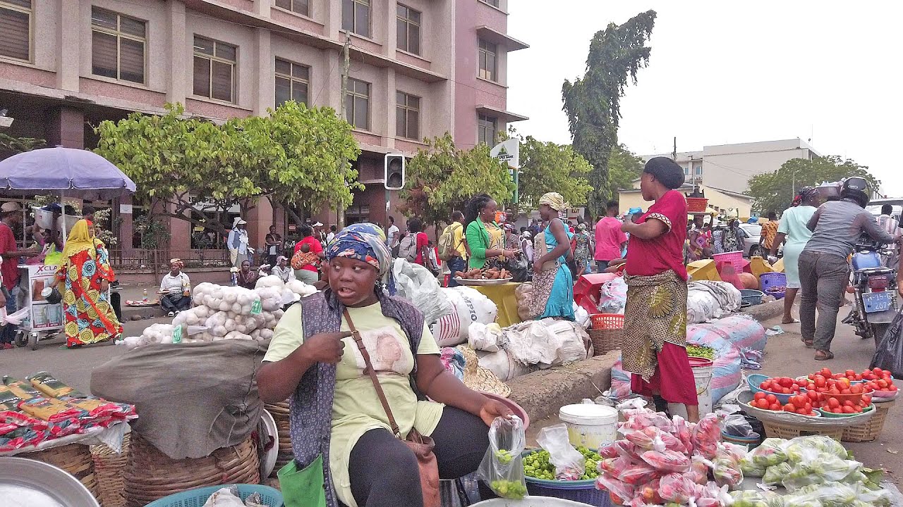 BUSY STREET MARKET IN GHANA ACCRA, AFRICA - YouTube