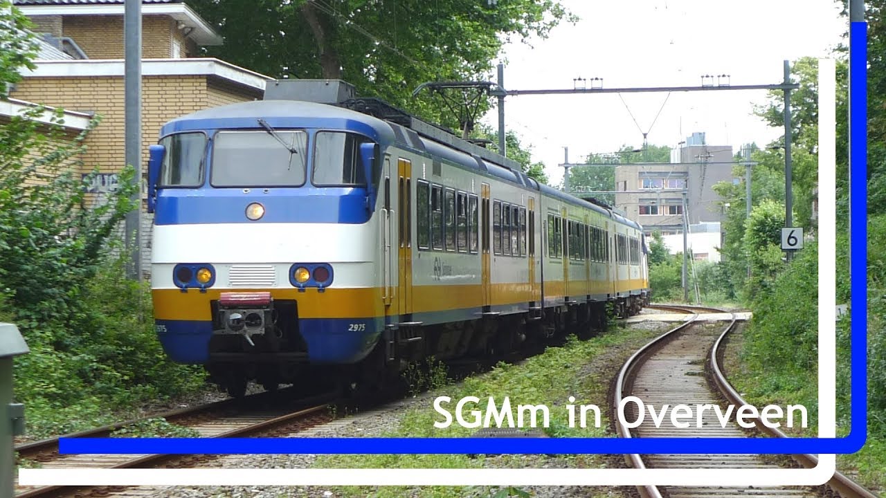 Dubbele SGMm komt aan op station Overveen // 13 juli 2017 - YouTube