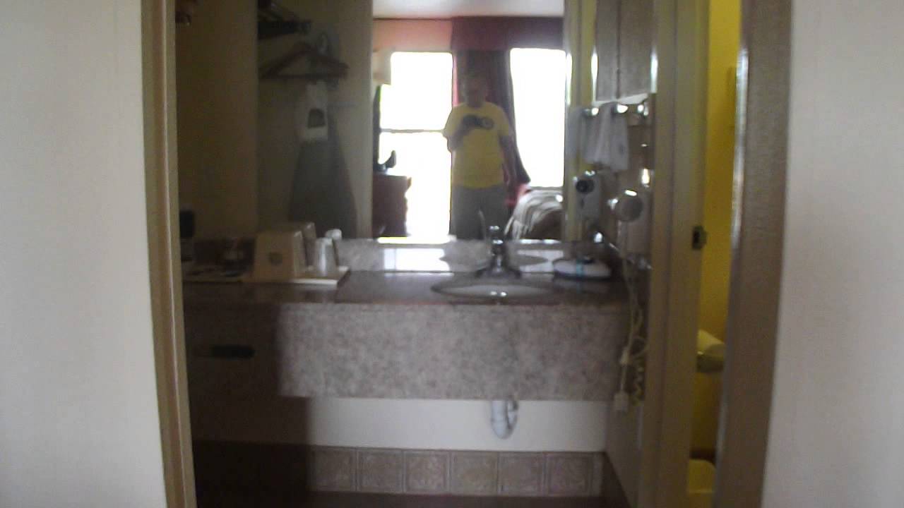 Tulsa, Oklahoma hotel room Motel 6 - YouTube