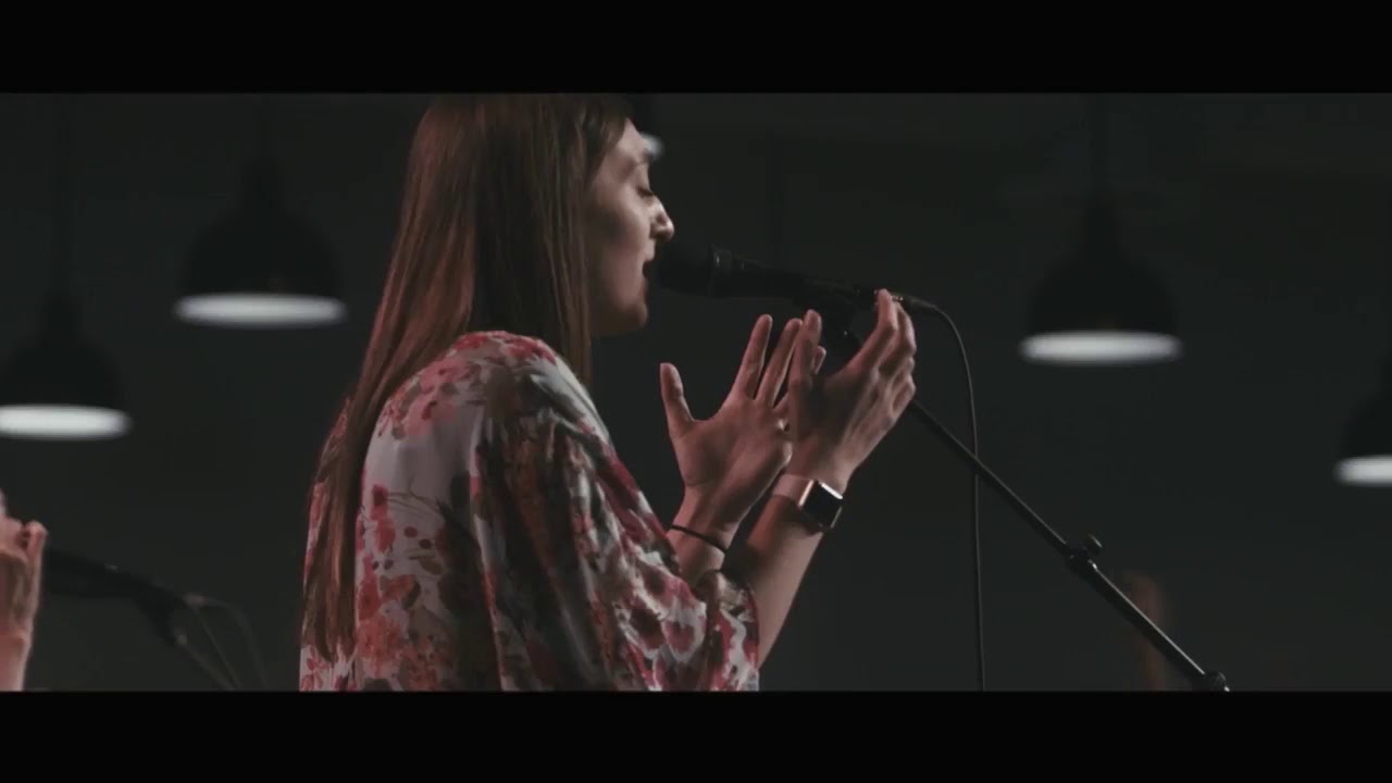 Jesus Come Be The Center (w Spontaneous Worship) // Meredith Mauldin ...