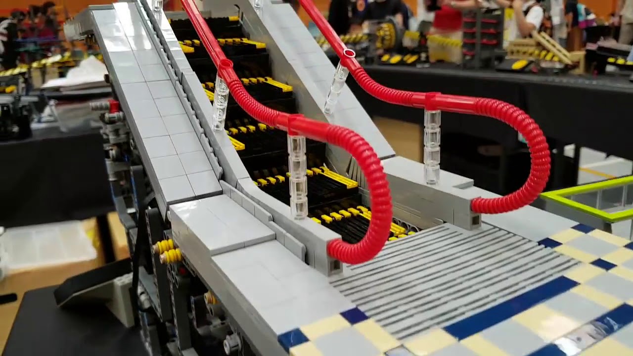 LEGO escalator at the Japan Brickfast 2018 (레고로 에스컬레이터 만들기) - YouTube