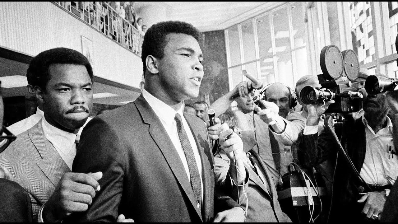 Muhammad Ali schools reporter on Black Experience In America - YouTube
