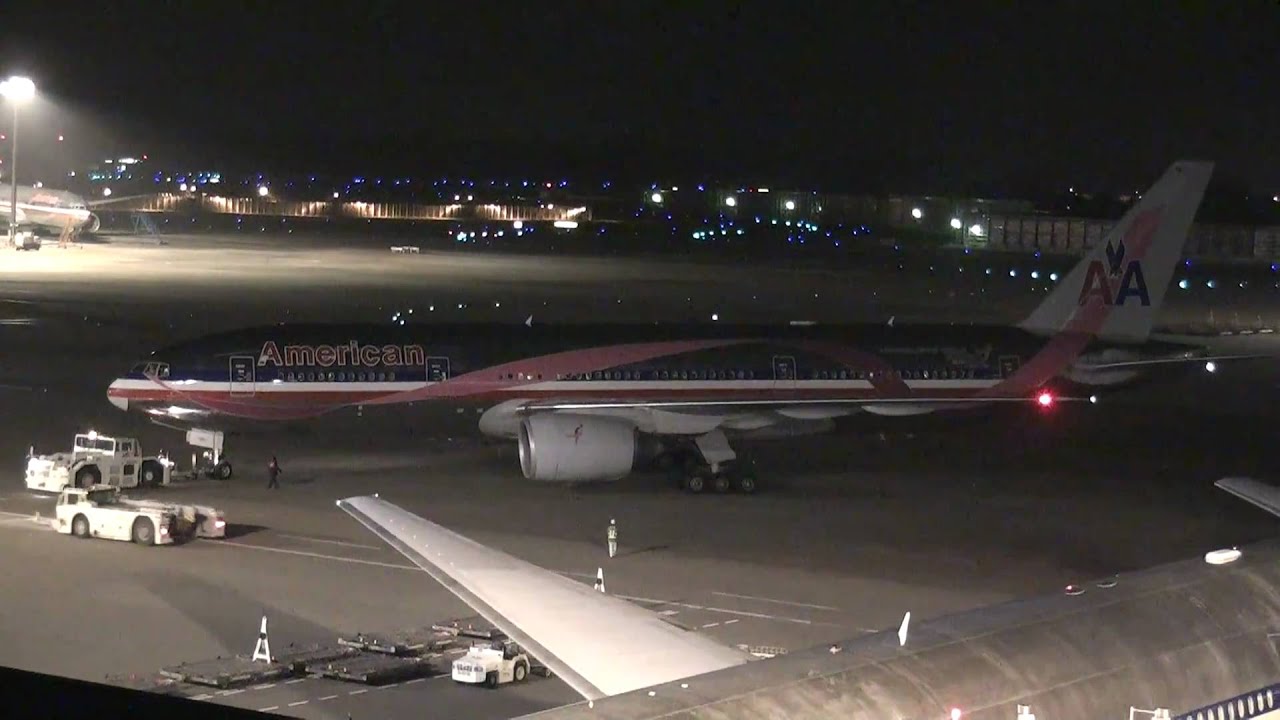 American Airlines Boeing 777-200ER Pink ribbon - YouTube