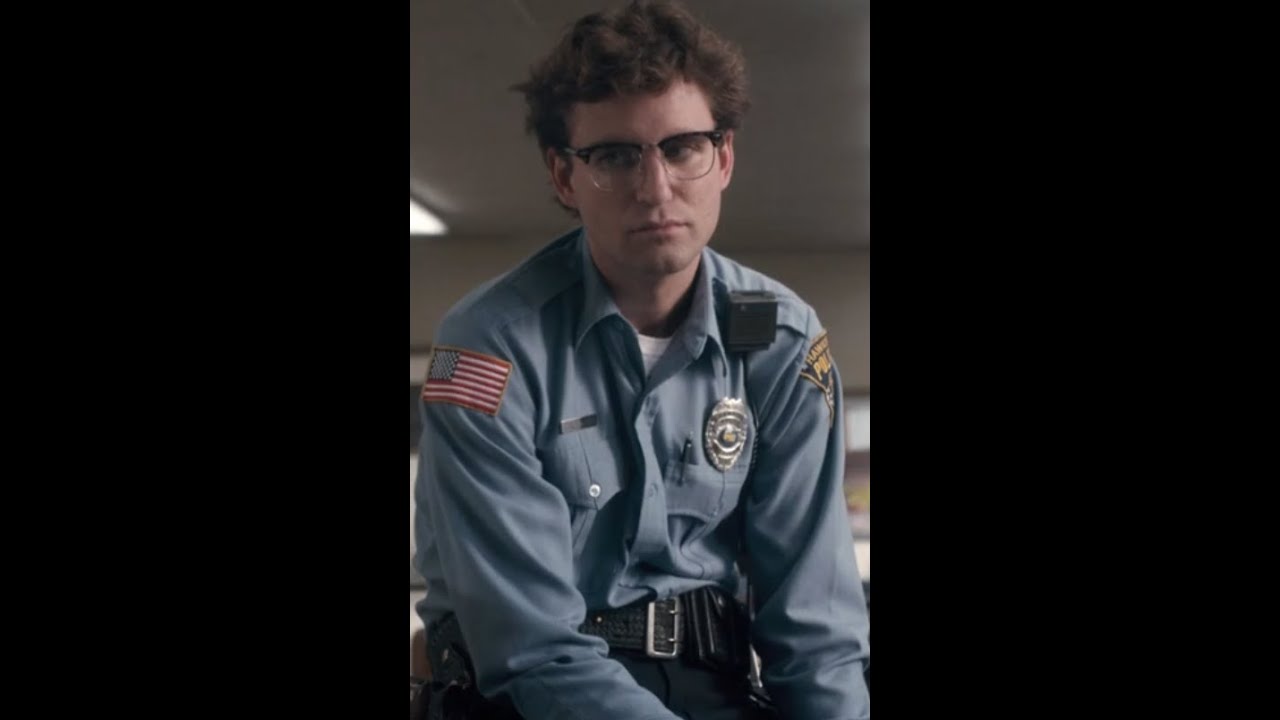 2 minutes of cop callahan being iconic ||stranger things|| - YouTube