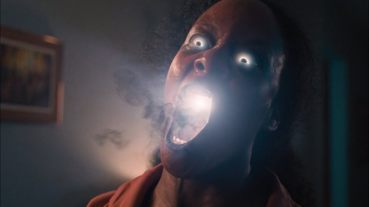 بيصورو فيلم زومبي ف بيتحول الممثلين لزومبي حقيقي والمدينه بتدمر🧟ملخص فيلم Zombie Town2023