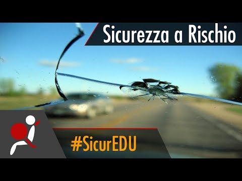 Parabrezza scheggiato: come e perché va riparato subito - YouTube