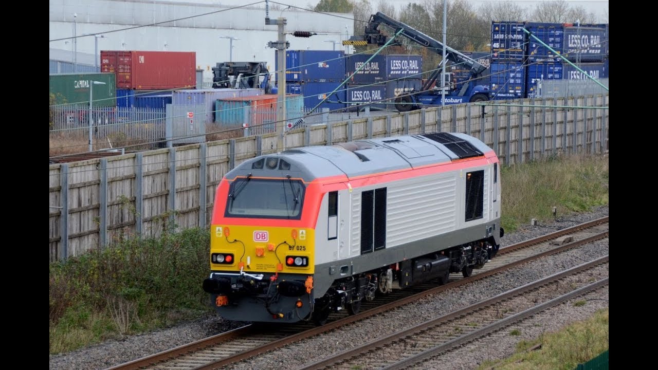 WCML Trains 2019 'Patience Pays Off' DIRFT, 15th November - YouTube