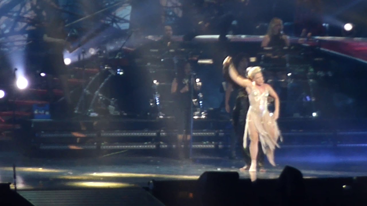 Pink : Try (Live in PARIS 2019) - YouTube