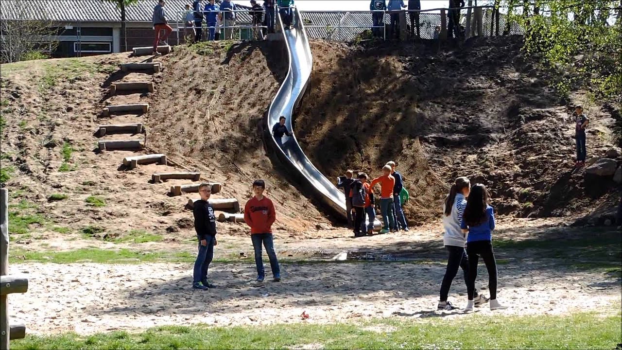 Hangrutsche und Seilbahn auf dem Schulhof der Realschule Damme - YouTube