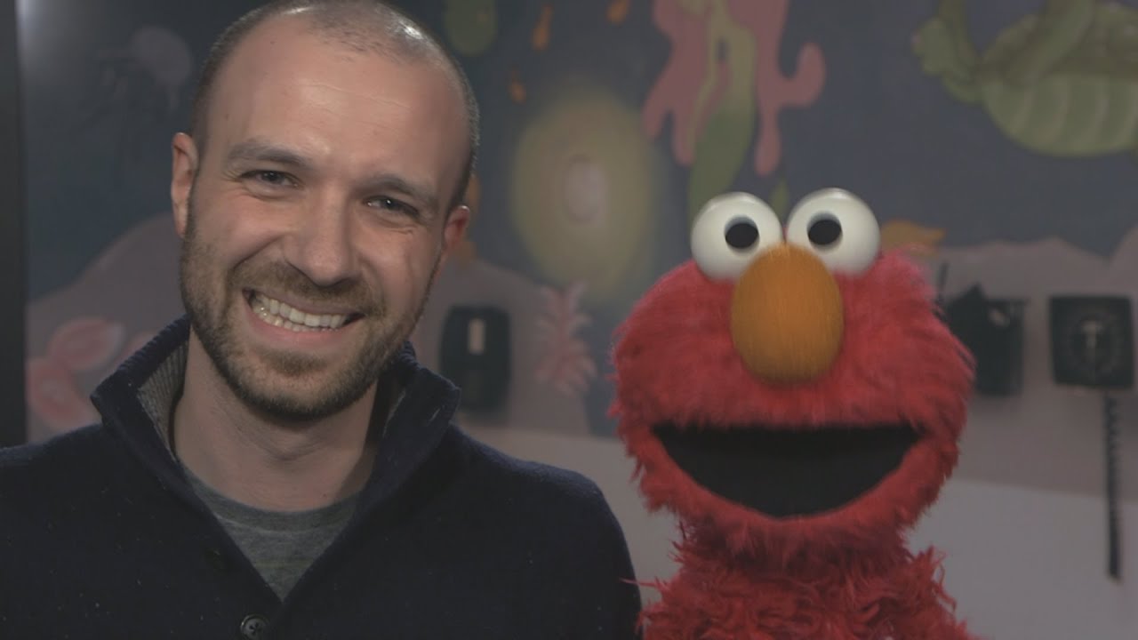 Elmo and Daddy say hi to Amelia - YouTube