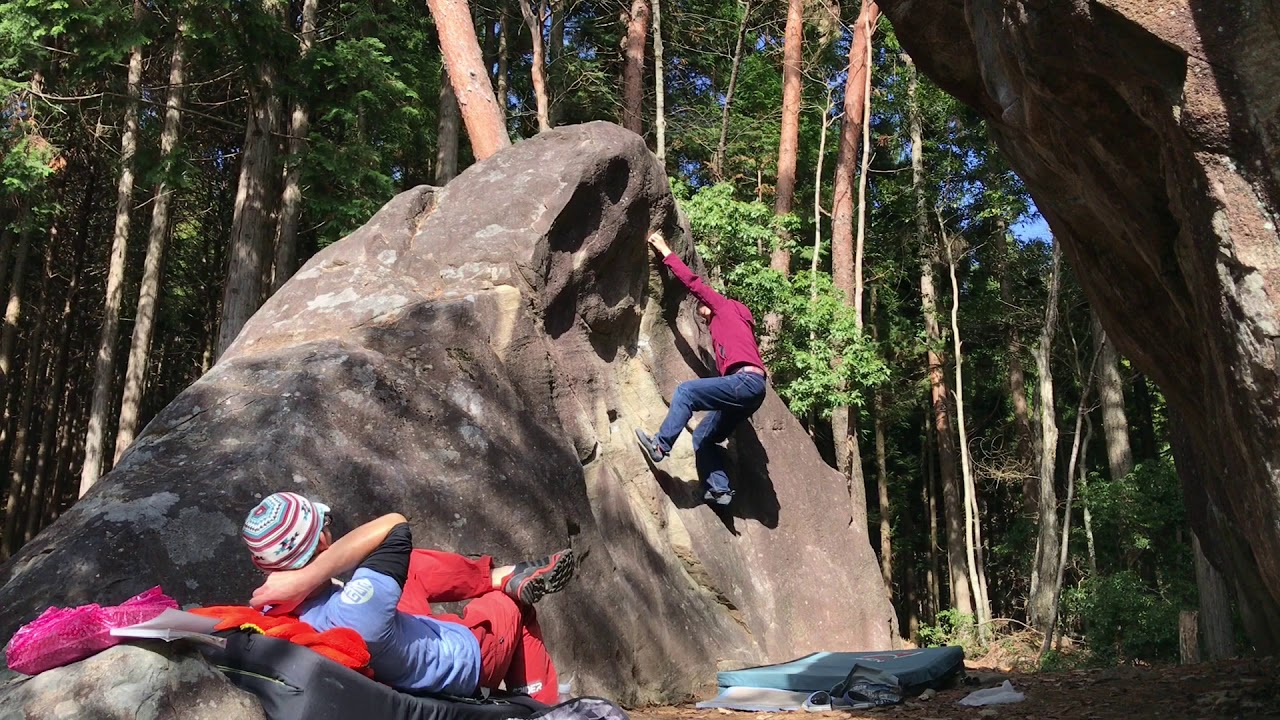 笠置山ボルダー おむすび 10級 Mt. Kasagi Boulder Area - YouTube