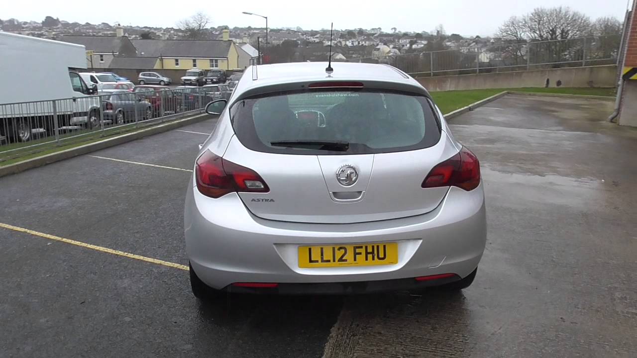 Vauxhall Old Astra Sri U8932 - YouTube