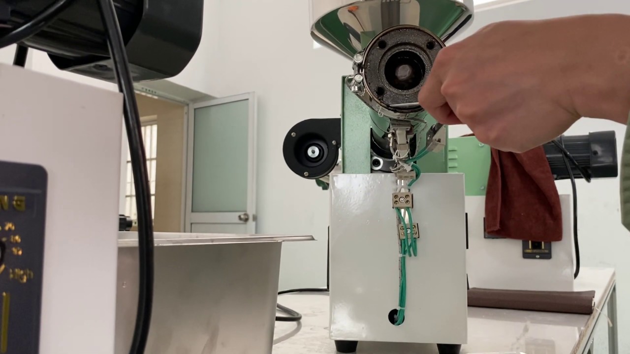 To clean the DIE of the desktop extruder from RobotDigg - YouTube