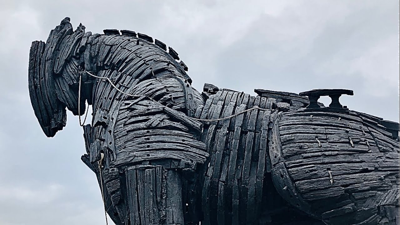 The Trojan Horse used in the movie Troy (2004) - YouTube
