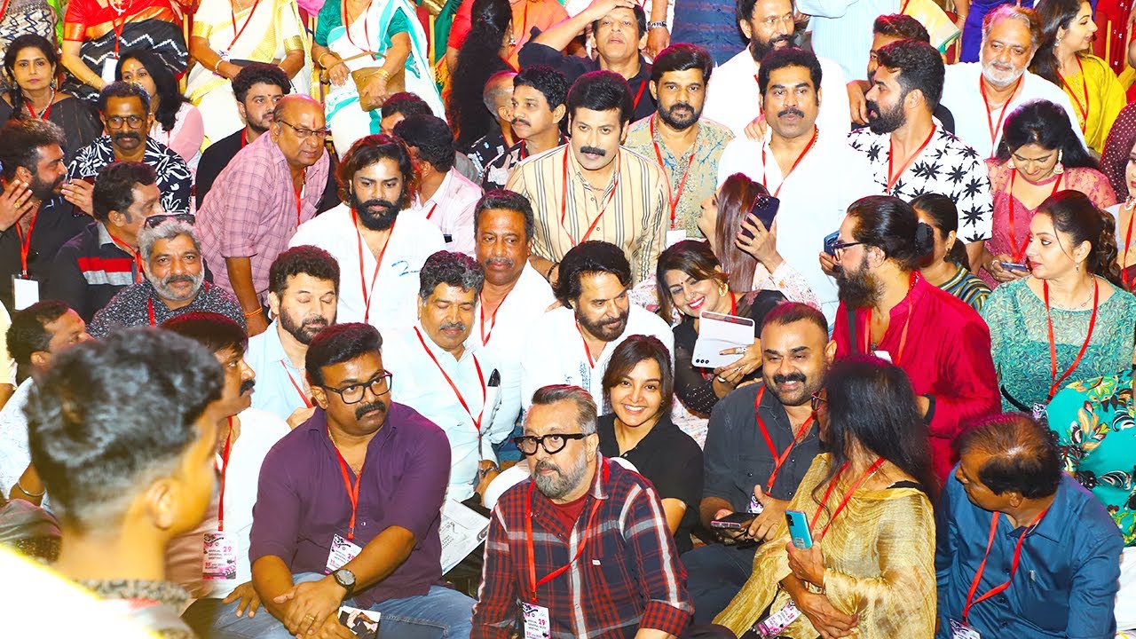 ഇടവേളകൾക്ക് ശേഷം ഒറ്റ ഫ്രെമിൽ താരങ്ങൾ | | Amma General Body Meeting ...