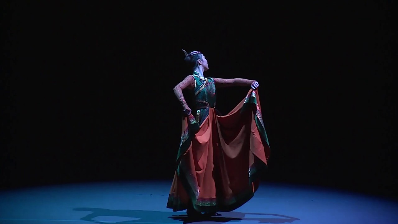 Chinese Folk Dance - Ni Sha - YouTube