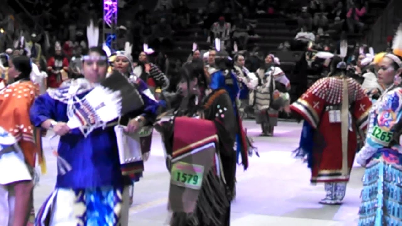 Women's Cloth Northern Traditional - YouTube