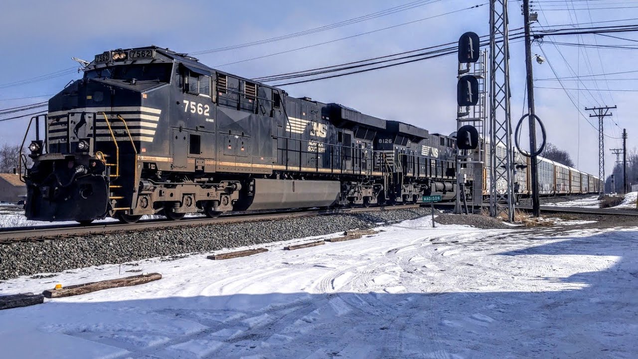 NS Autorack / Freight 149 - ES44DC #7562 K5HL & ES44AC #8126 - Madison Ohio February 2020 - YouTube