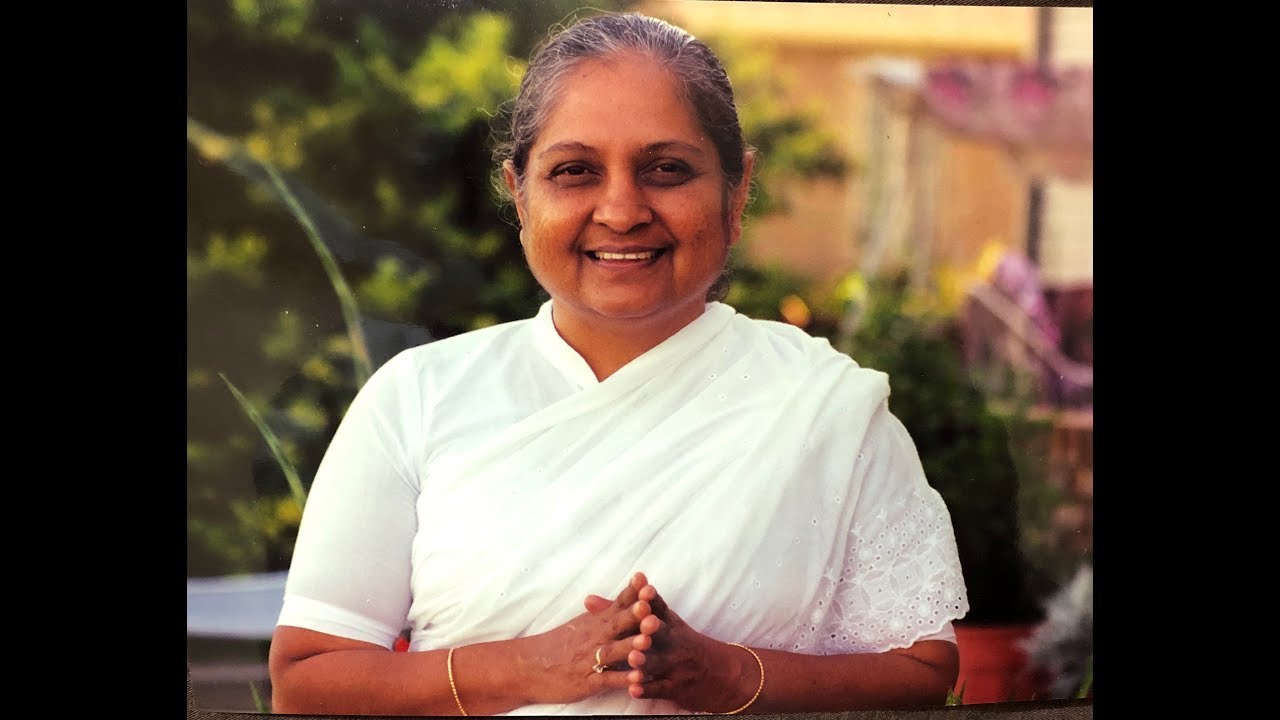 Gnani Purush Dadashri: Akram Vignan Sudamerica: 77 Charan Vidhi ...