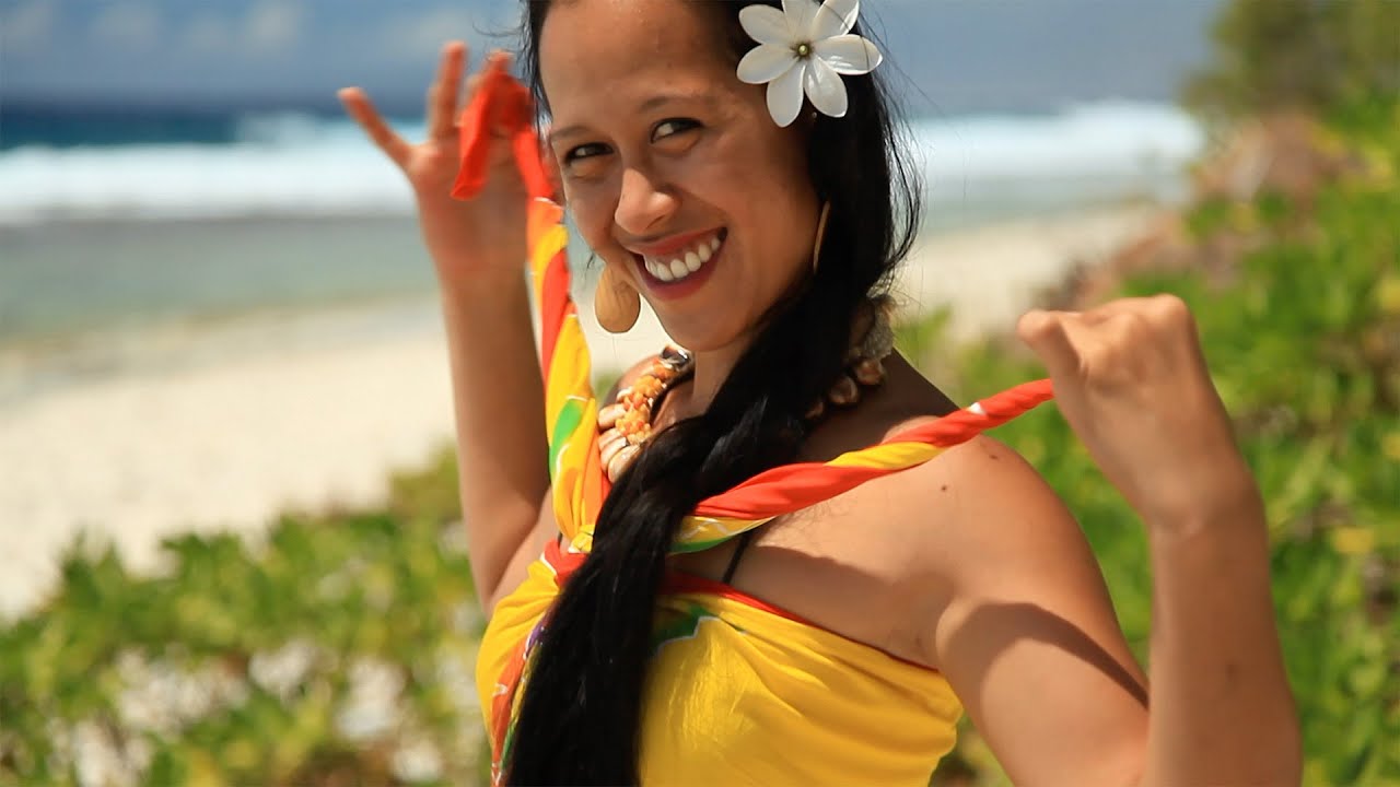 Tahitian Pareo Demonstration - YouTube