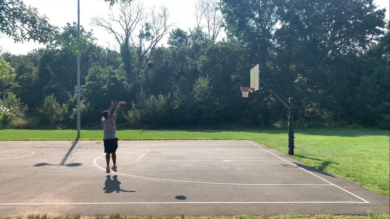 Shooting shots on outdoor court 🏀 #basketball #ballislife #youtube ...