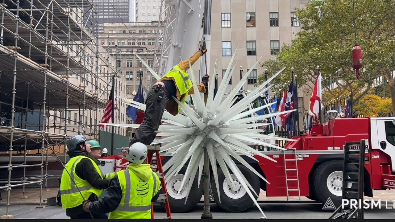900-Pound Swarovski Star Arrives at Rockefeller Center, New York ...
