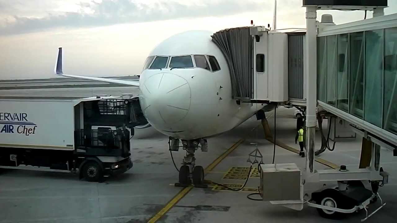 Delta Airlines Boeing 767 at the gate in Venice Italy by jonfromqueens ...