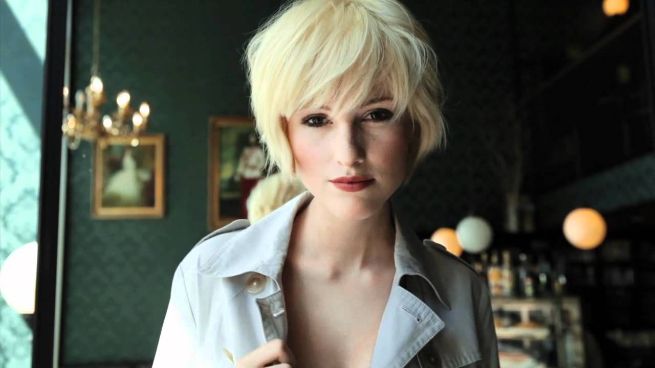 MODEL VIDEOBOOK AYA - YouTube