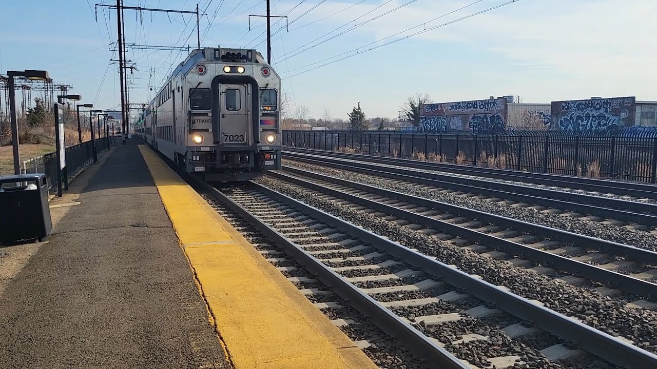 NJT Multi-Level Cab Car #7023–C5A Horn Action/Doppler–Jersey Ave ...