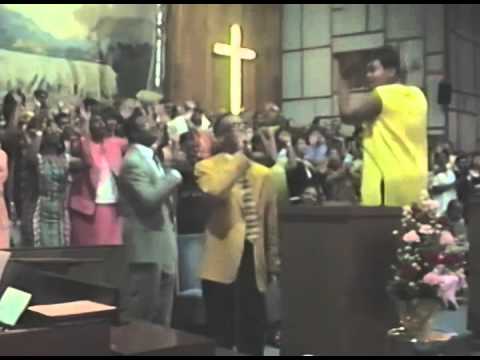 He's Alive feat Deandre Patterson - YouTube