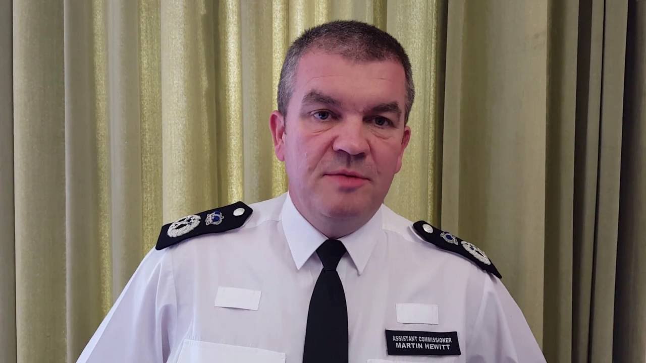 Met Police Assistant Commissioner Martin Hewitt in Stamford Hill - YouTube