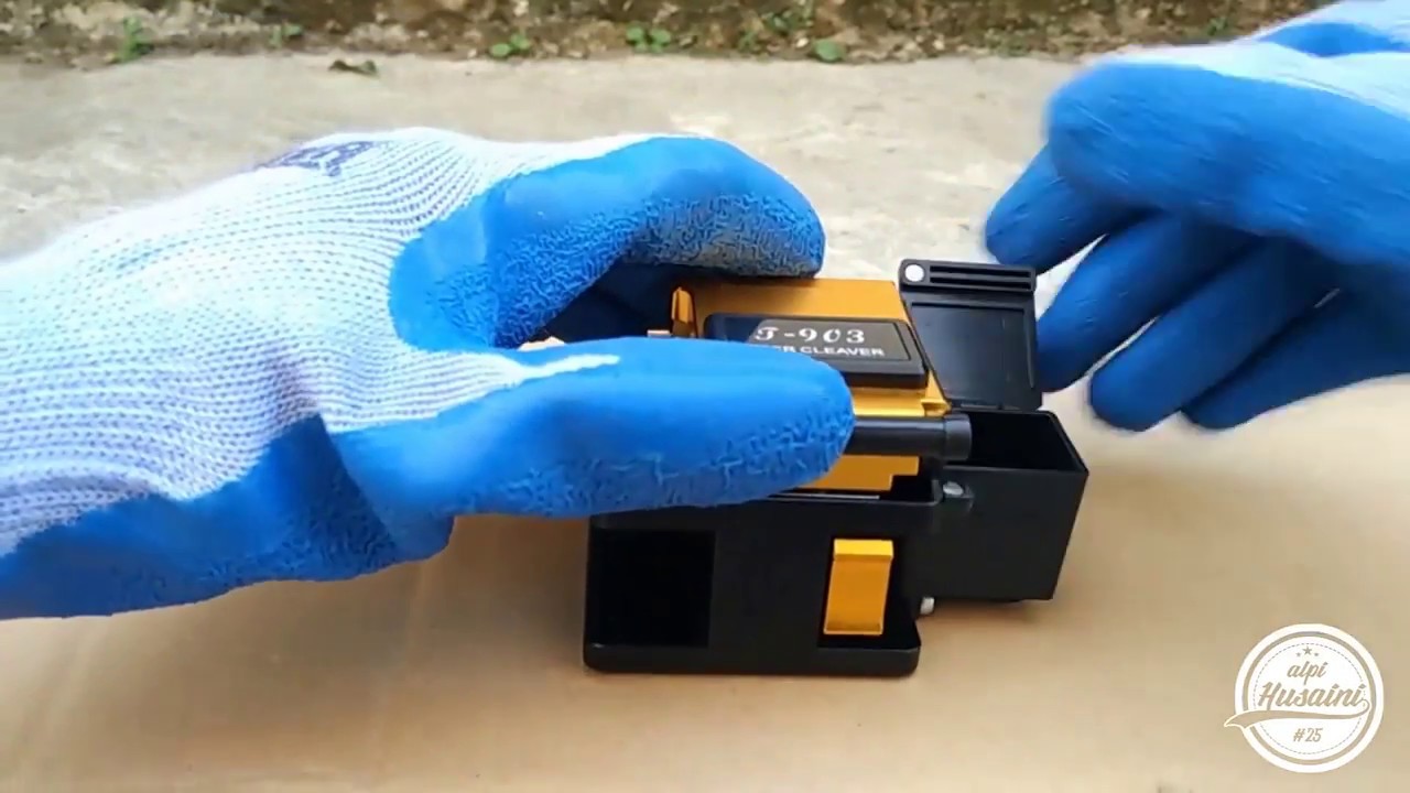 Step By Step procedure on Splicing Fiber Optic - YouTube