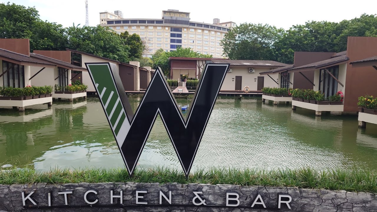 Batam Short Trip - W Kitchen Lunch time - YouTube