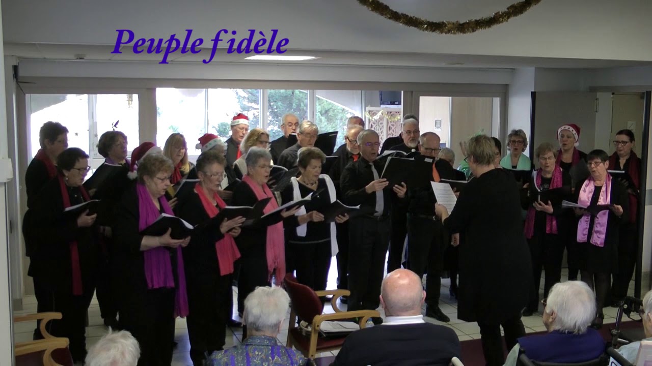 Peuple fidèle par la chorale la Clé des Chants d'Ecueillé - YouTube