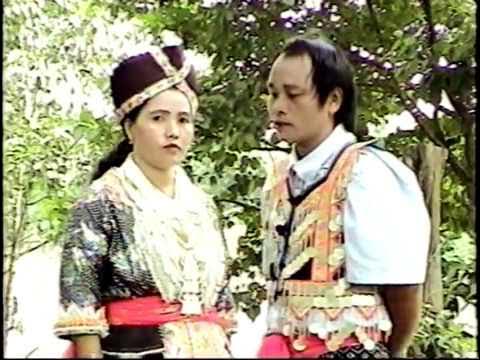 kwv txhiaj - Pob Tsuas Lis & Paj Ntsaim Xyooj - YouTube